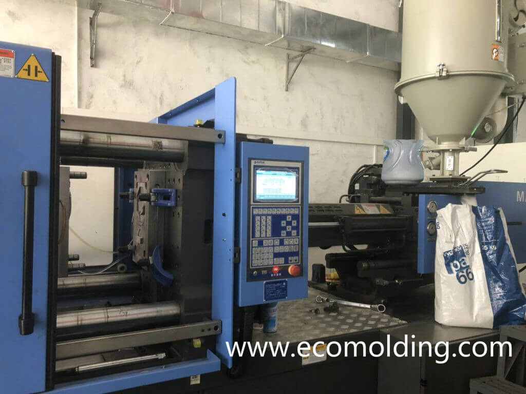 Material Change and Color Change tips during injection molding production